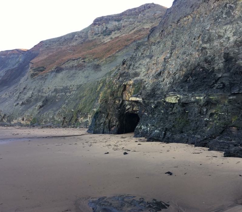 What is Whitby Jet | Whitby Jet Information | Abbey Jet of Whitby